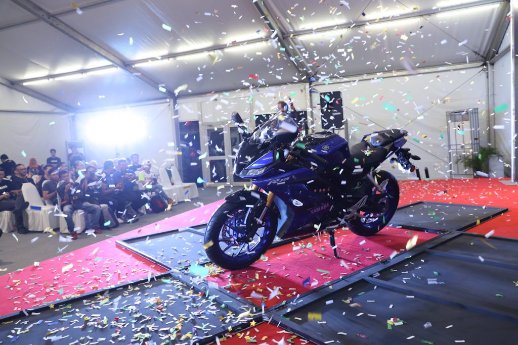 Welcome to Hong Leong Yamaha Motor | YAMAHA YZF R15’S UNBEATABLE SPIRIT ...